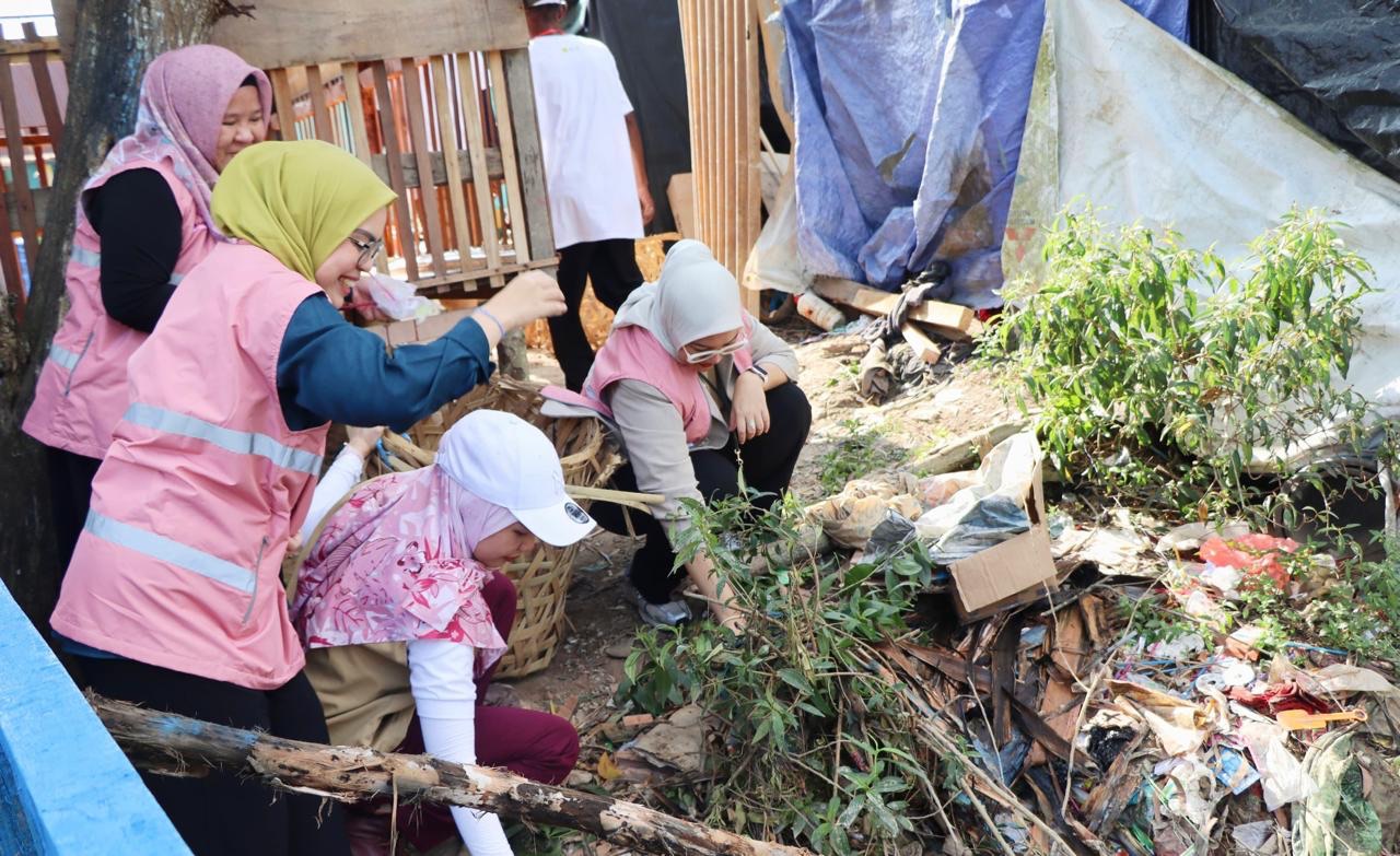 Kolaborasi PLN UID S2JB & Yayasan Qur’anic Farm Bersihkan Sungai Lewat ...